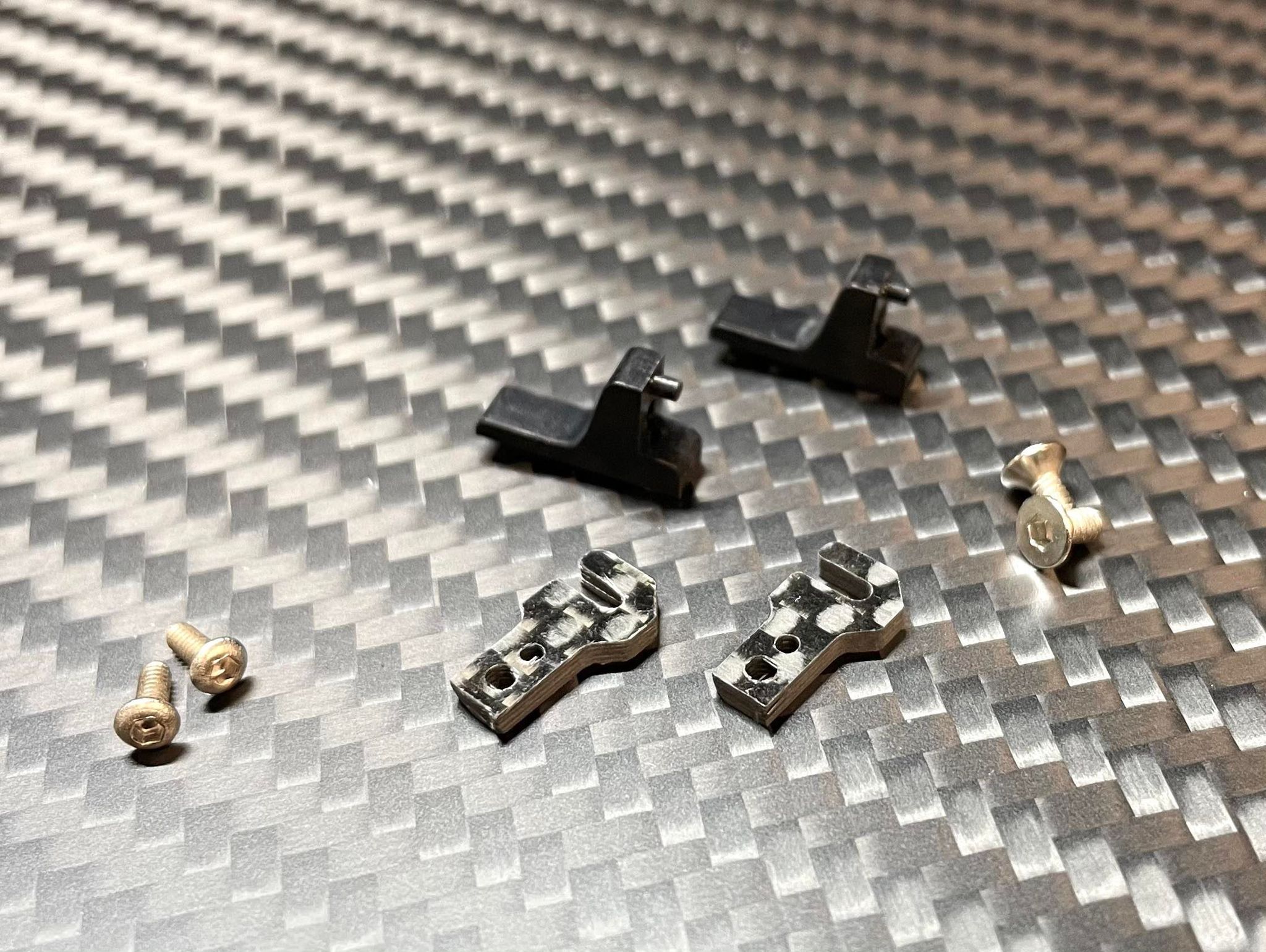 MRT Side Hard-Body Mounts - Atomic | Wolfram RC